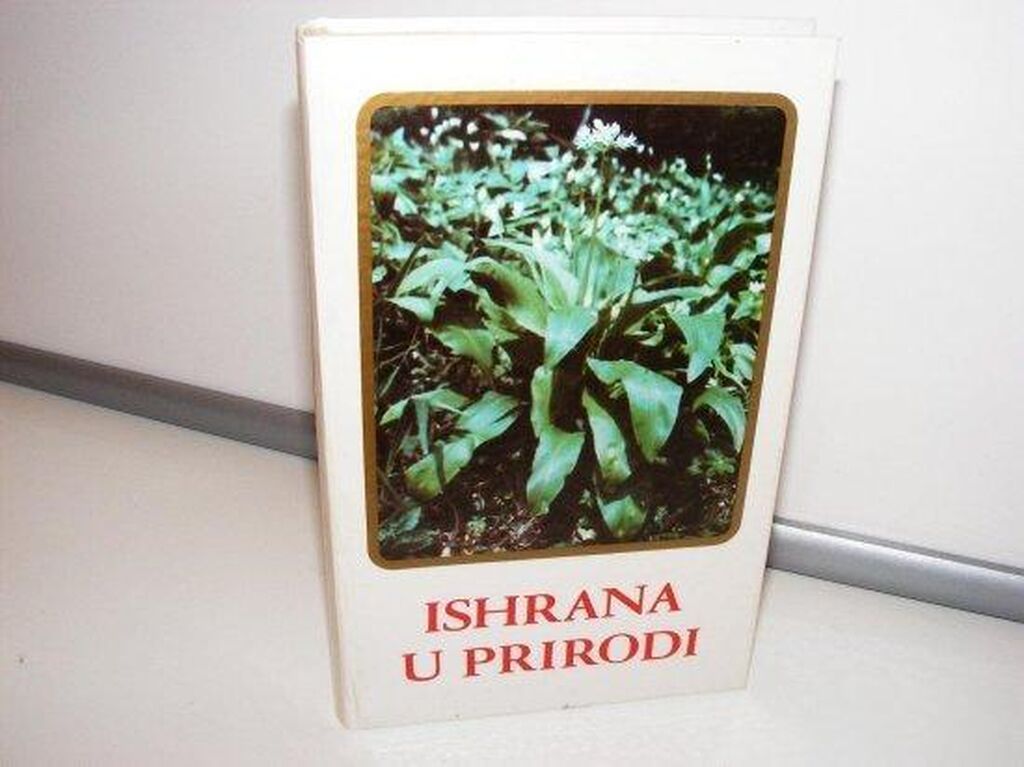 Ishrana u prirodi dr borivoj vračarić1990 beogradtvrd povez 20cmstanje
