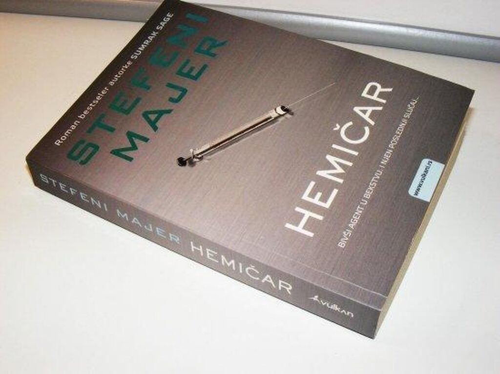 HEMIČAR Stefani MajerAutor: Stefani MajerŽanr: TrileriPismo