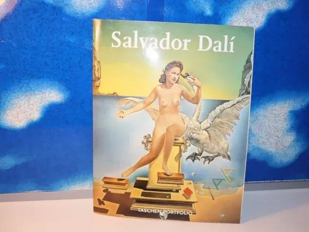 Salvador dali 14 reprodukcija mek povez 36 cm stanje vrlo dobro