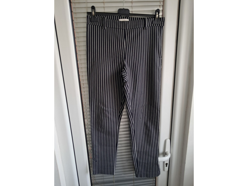 H&M duboke pantalone sa straftama vel 38