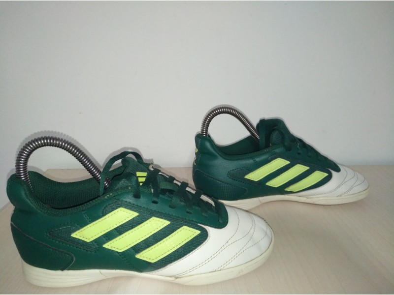 Adidas decije patike za fudbal br 35,5 ( 21,5 cm)