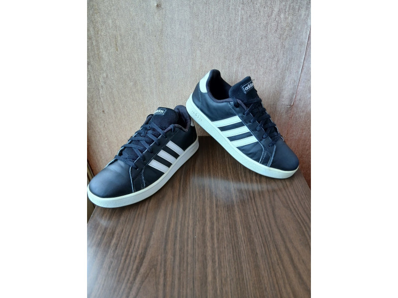 Patike Adidas br. 38-24,5cm.