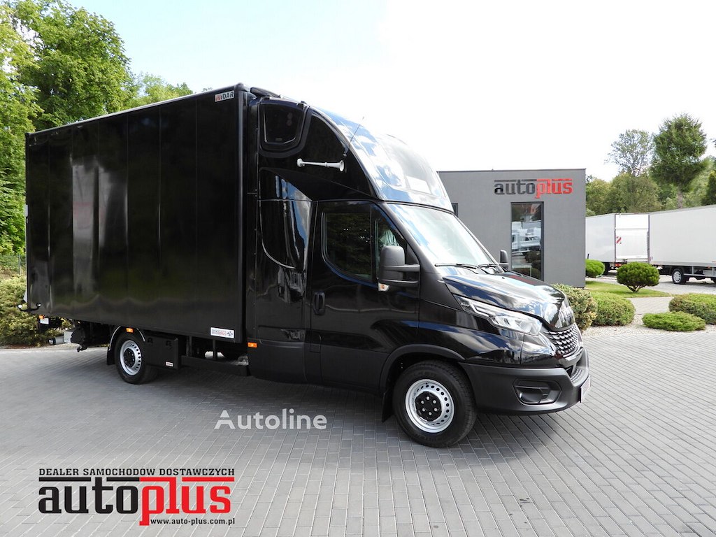 IVECO DAILY 35S18 BOX LIFT 8 PALLETS WEBASTO CRUISE CONTROL NAVIGATION kamion furgon < 3.5t