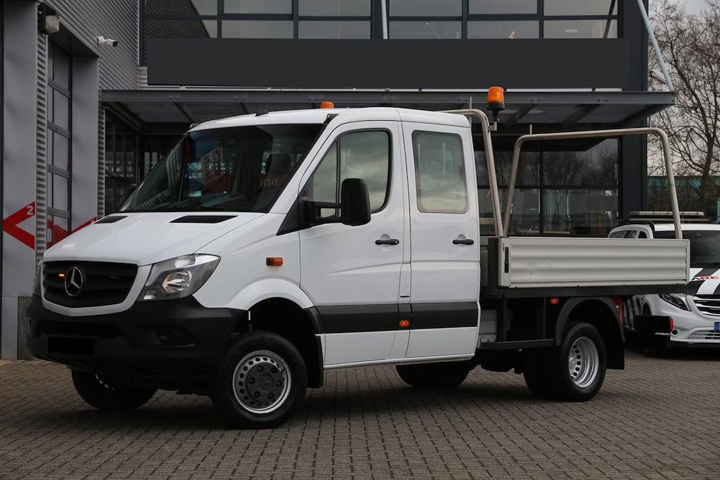 Mercedes-Benz Sprinter 516 CDI / Doka / 4x4 / kamion s ravnom platformom < 3.5t