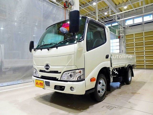 Hino DUTRO kamion s ravnom platformom < 3.5t