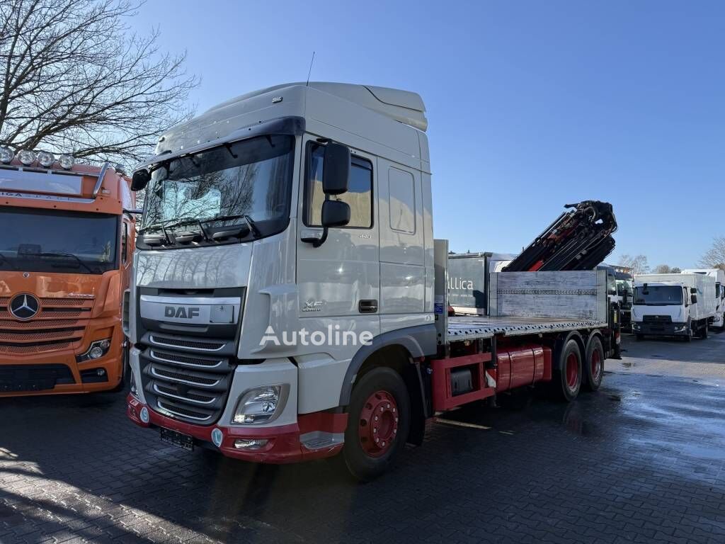 DAF XF440 kamion s ravnom platformom