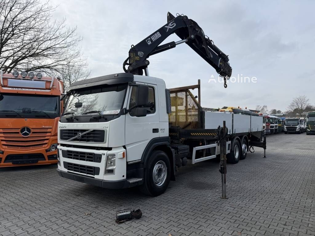 Volvo FM300 kamion s ravnom platformom