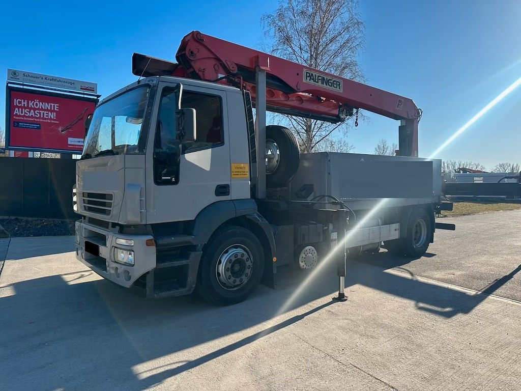 IVECO + Palfinger Cran kamion s ravnom platformom