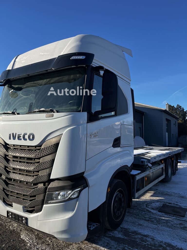 IVECO S-WAY kamion s ravnom platformom