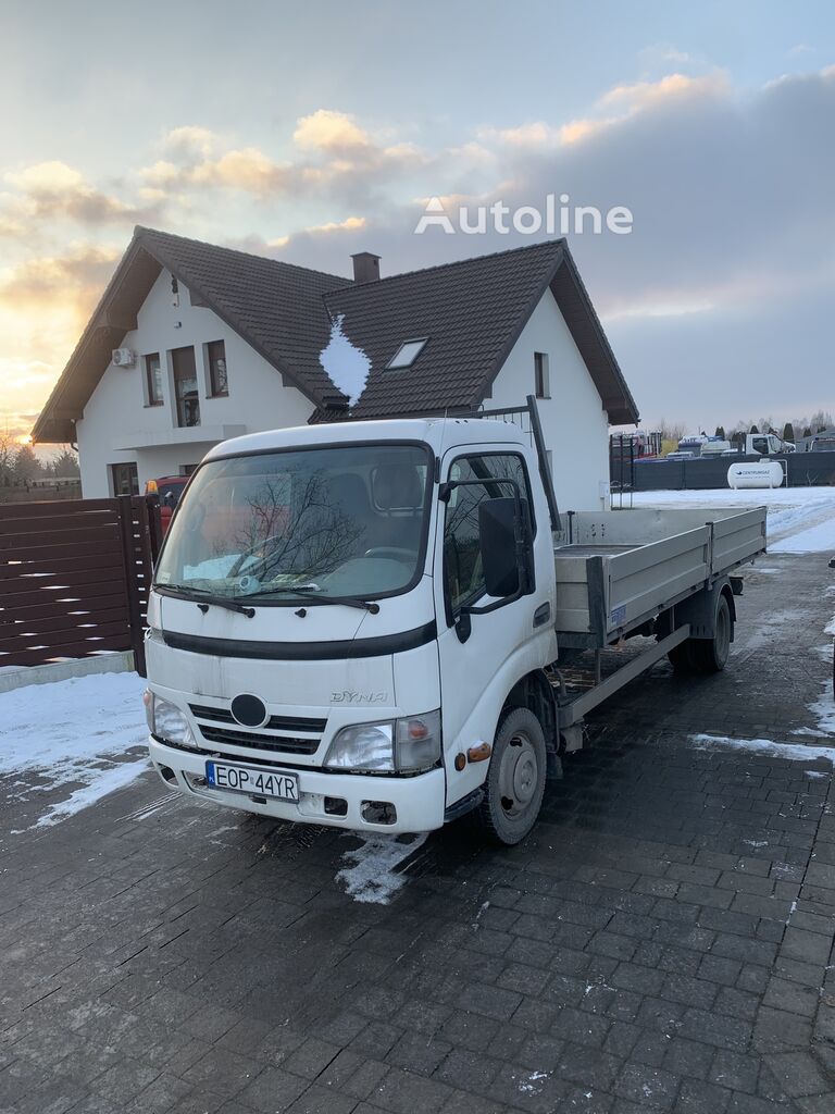 Toyota Dyna 150 kamion s ravnom platformom