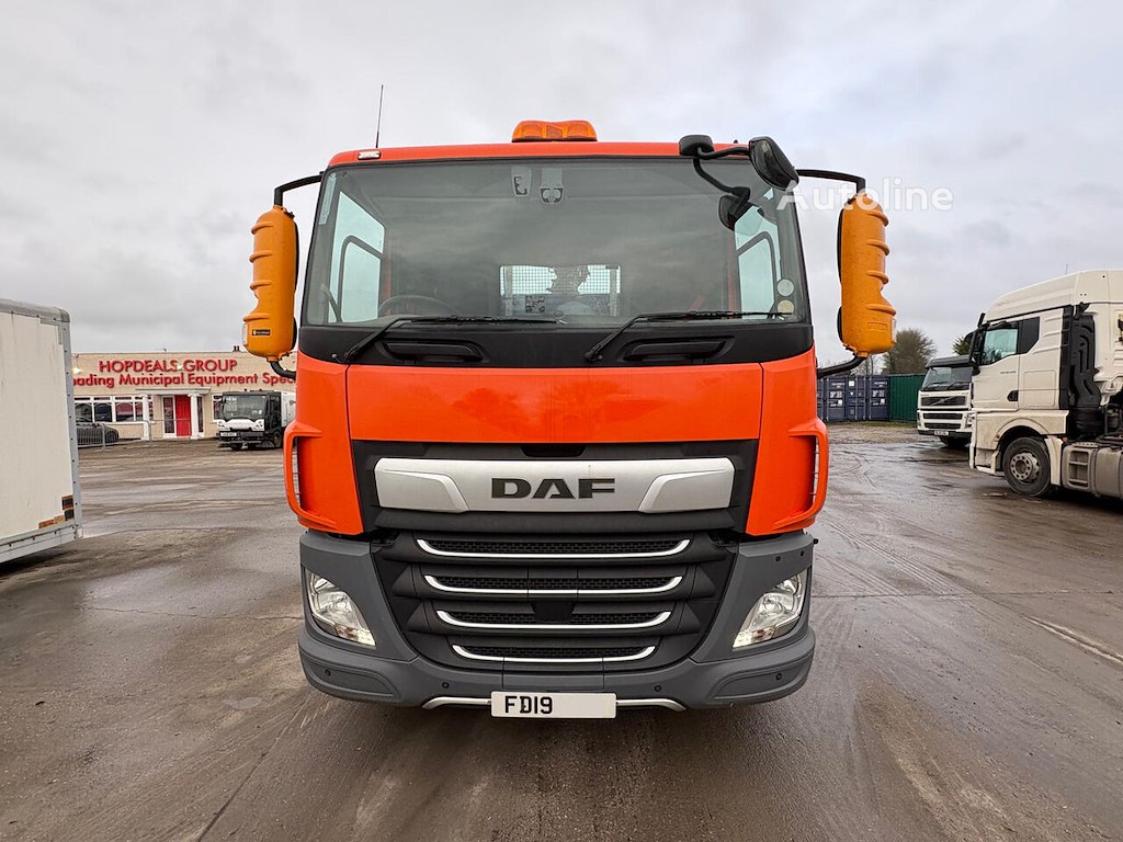 DAF CF 330 kamion s ravnom platformom