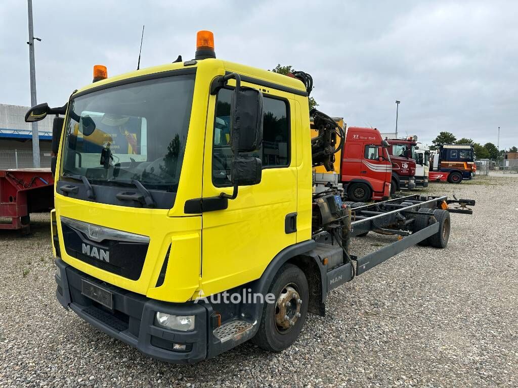 MAN TGL 12.220 // Crane HMF 735K2 // kamion šasija