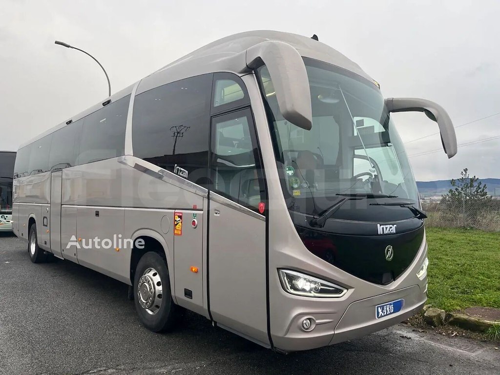 Irizar i6 turistički autobus