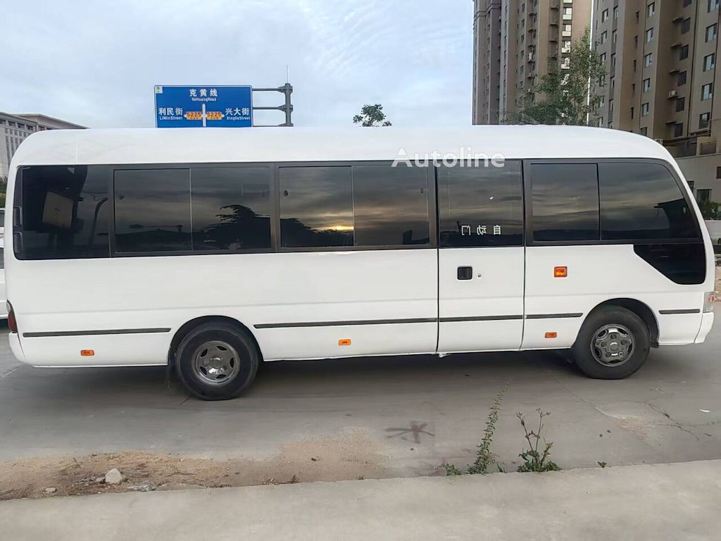 Toyota Coaster prigradski autobus