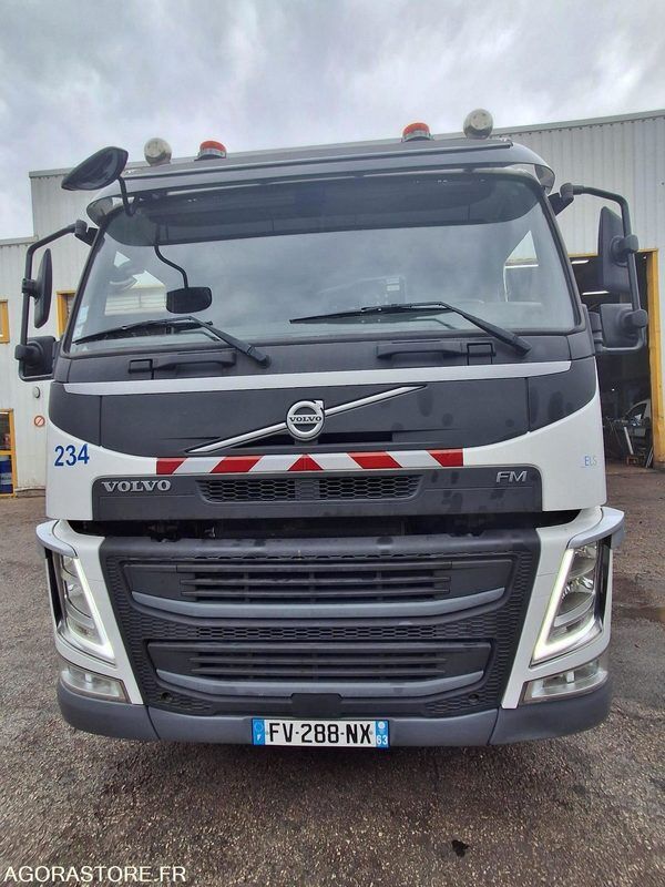 Prodaje se Volvo FM kamion za smeće na aukciji