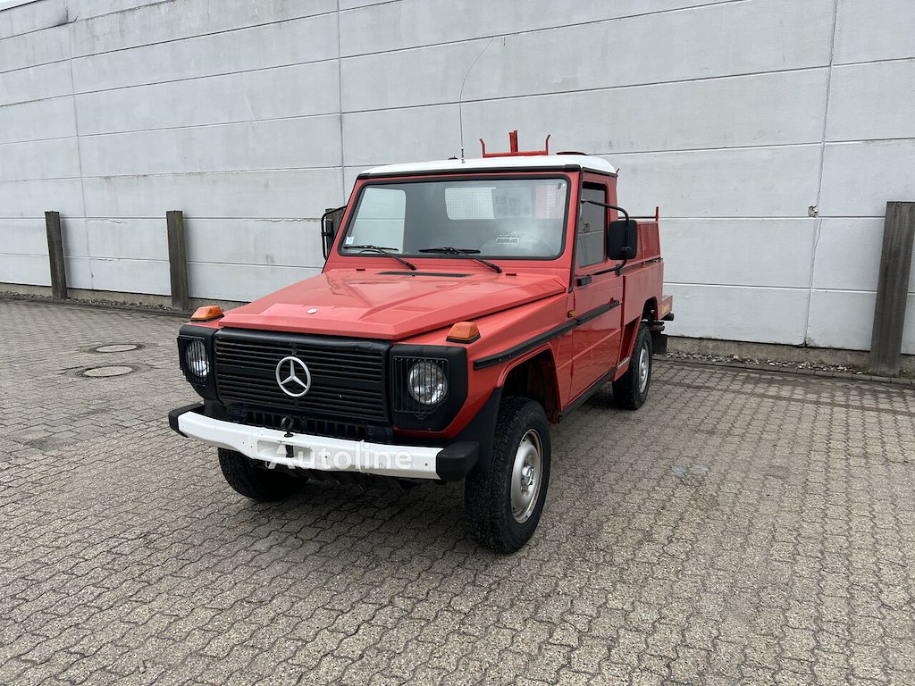 Mercedes-Benz 230GE PTO komandni automobil