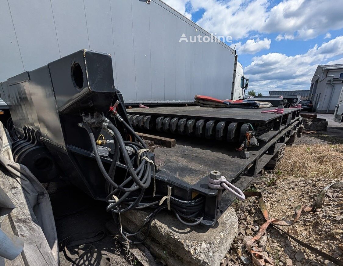 Nova Goldhofer poluprikolica sa niskom platformom