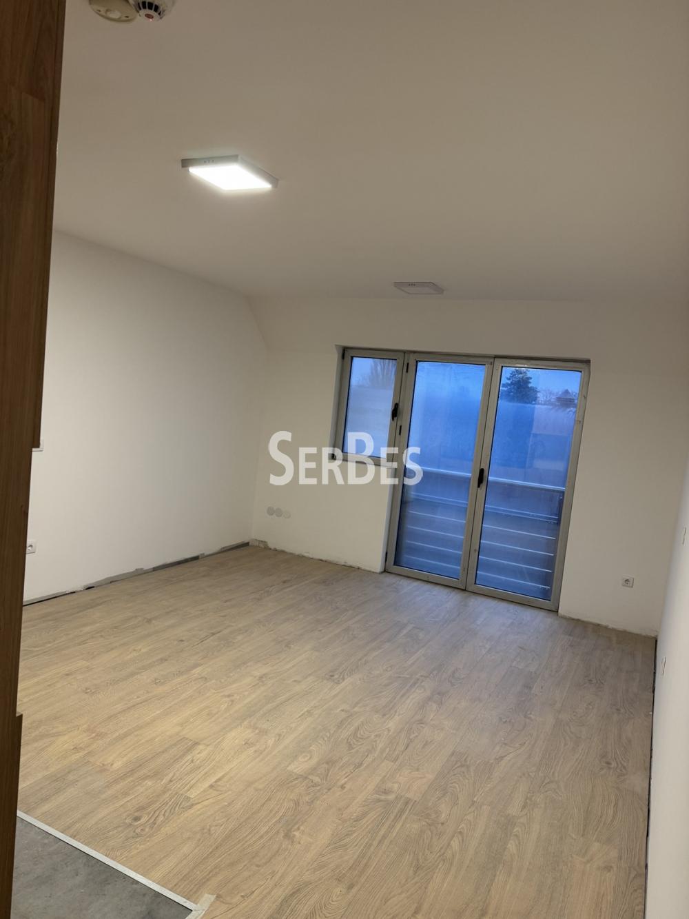 Poslovni prostor 32m2 kod Šeretona + parking ID#1737
300 €