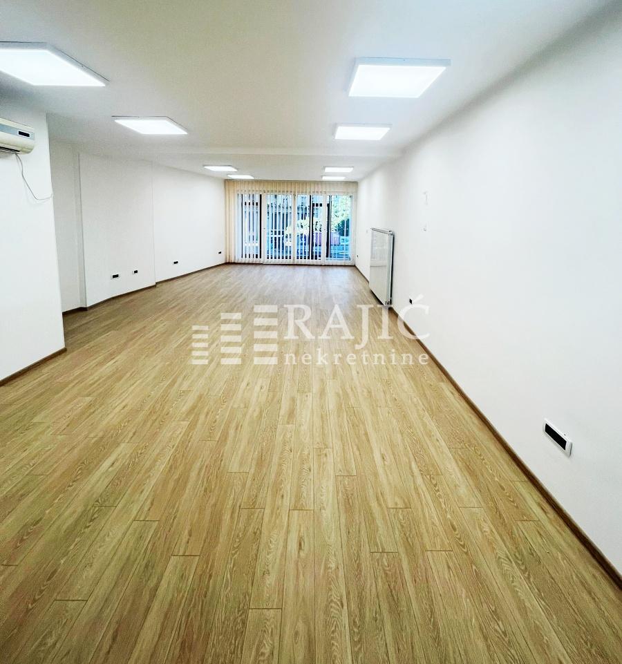 Centar(Skupština)72m2, 3.0-renoviran #4439
940 €
