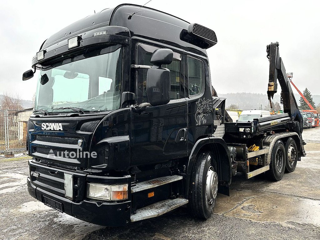 Scania P 320 kamion autopodizač kontejnera