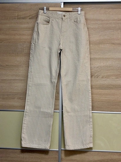 Zara pantalone nove