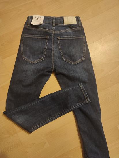 Staradivarius skinny farmerke, novo sa etiketom