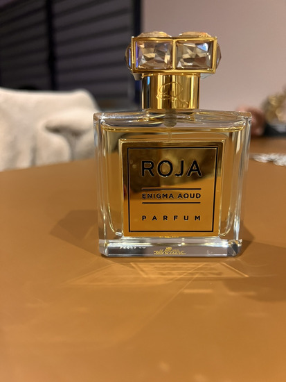 Roja enigma aoud parfem