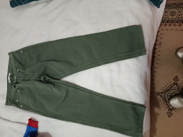 Zara,br.30 ili 14+,nove pantalone-snizenje