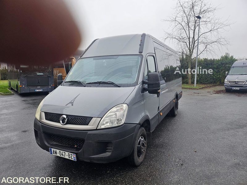 Prodaje se IVECO DAILY putnički minibus na aukciji