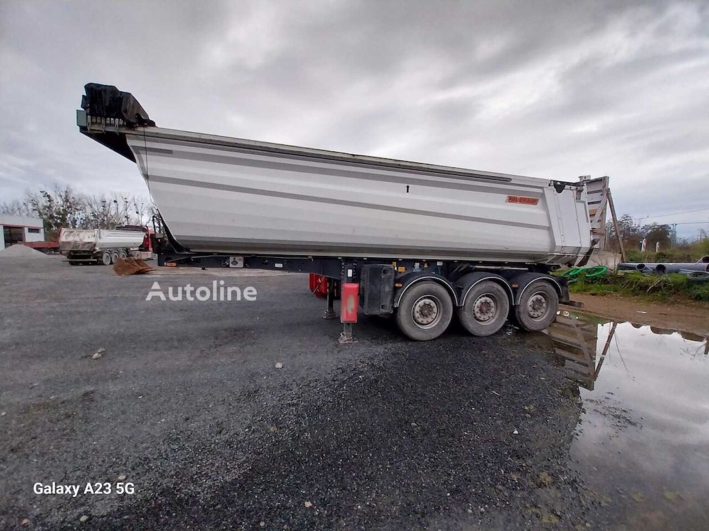 Prodaje se Fruehauf poluprikolicu kipera na aukciji