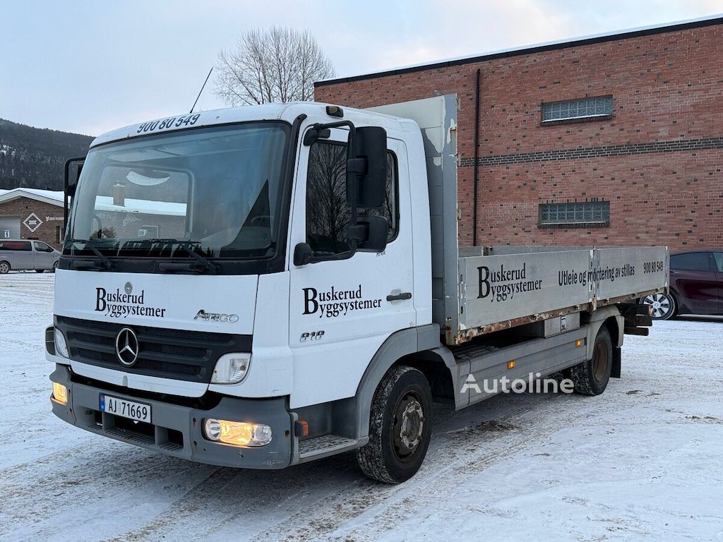 Prodaje se Mercedes-Benz Atego kamion s ravnom platformom na aukciji