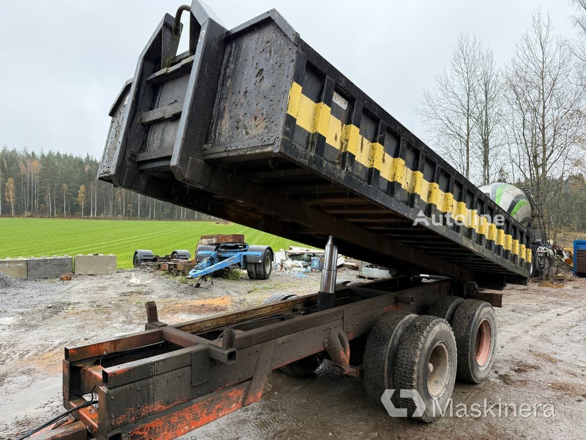 Prodaje se prikolicu kiper na aukciji