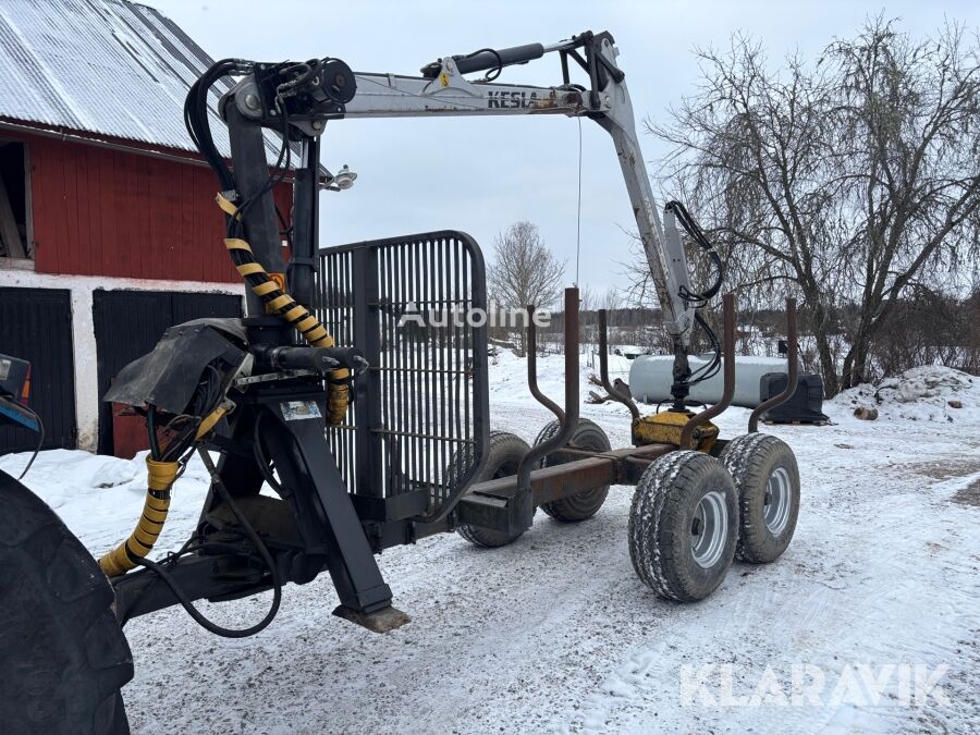 Prodaje se Kesla Huggarvagn / skogsvagn Kesla med ramstyrning och kran šumarsku prikolicu na aukciji