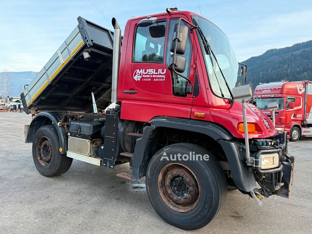 Daimler Unimog U 400 univerzalna komunalna mašina