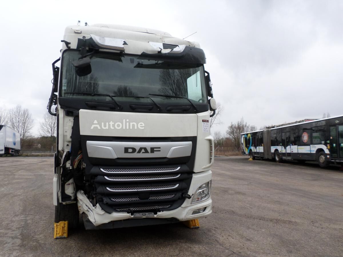 DAF XF 450FT tegljač nakon udesa