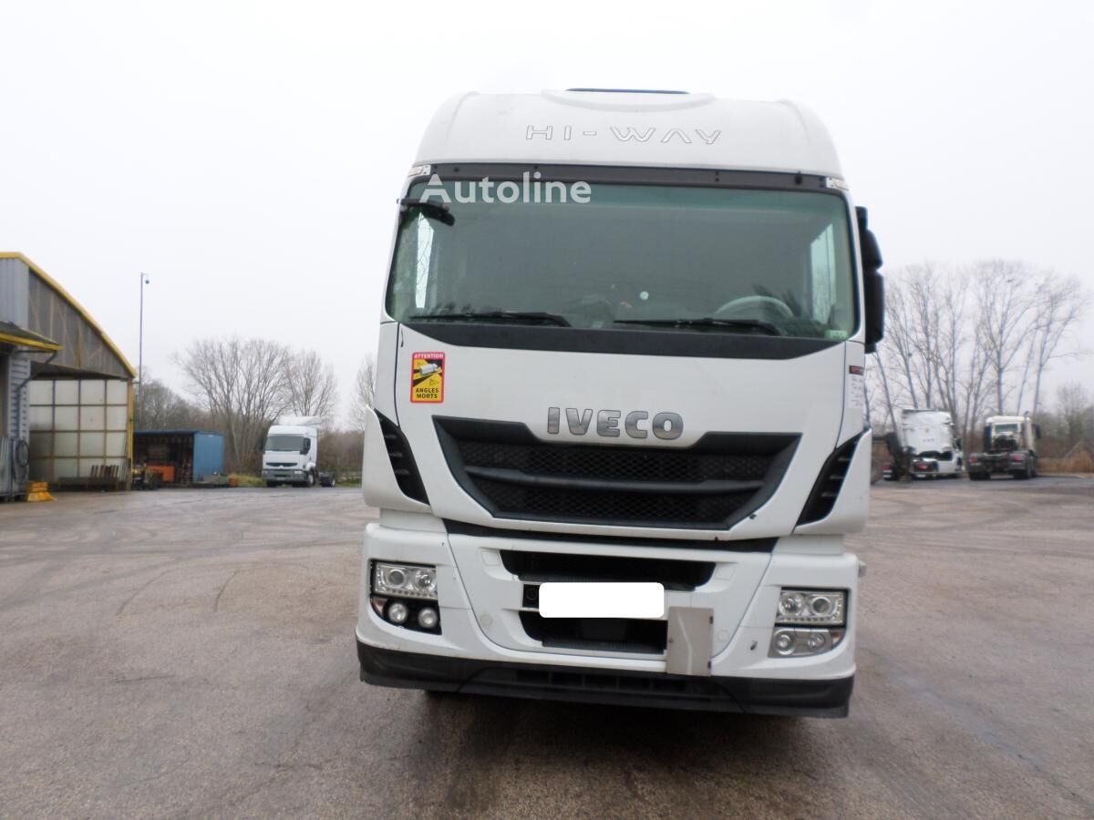 IVECO Stralis HI-WAY 460 tegljač nakon udesa