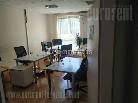 #33310, Izdavanje, P.P., CENTAR, 3900 EUR