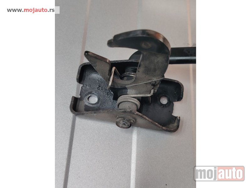 Audi a3 v8 brava haube 2012-2020 Originalni delovi Moguca ugradnja delova Alfa Romeo 147-156-166-159-GT-MiTo-Giulietta Fiat bravo 2 - croma -grande punto -multipla 2 -punto 3 -stilo-idea Freemont ...