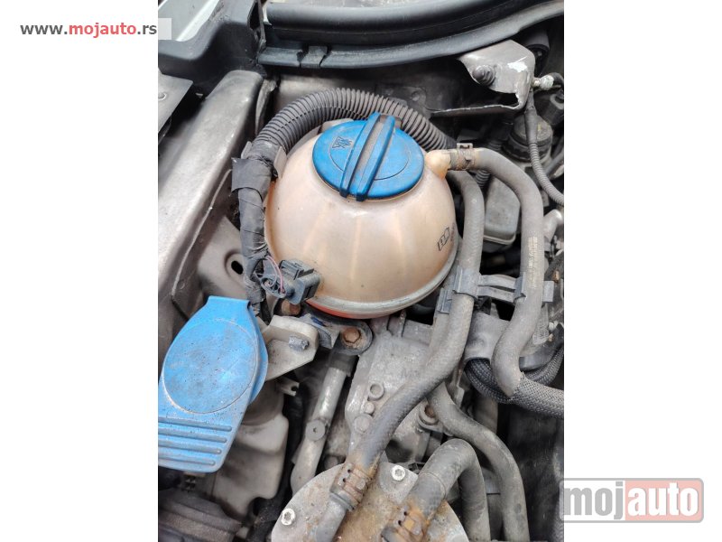 Pasat b7 posuda za rashladnu tečnost 2.0 TDI 140 KS Originalni delovi Moguca ugradnja delova Alfa Romeo 147-156-166-159-GT-MiTo-Giulietta Fiat bravo 2 - croma -grande punto -multipla 2 -punto 3 -s...