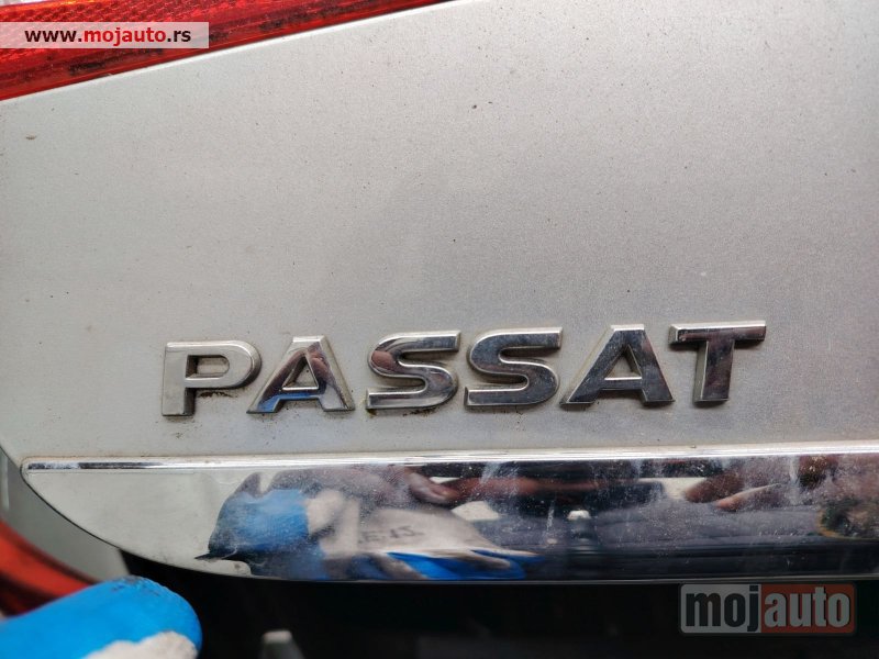 Pasat b7 znak na gepeku Passsat 2.0 TDI Originalni delovi Moguca ugradnja delova Alfa Romeo 147-156-166-159-GT-MiTo-Giulietta Fiat bravo 2 - croma -grande punto -multipla 2 -punto 3 -stilo-idea Fr...