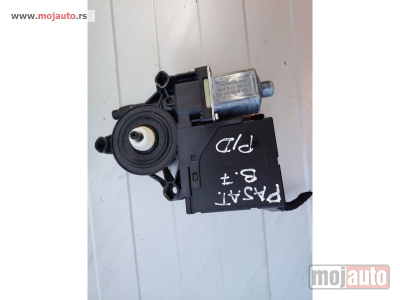 Pasat b7 motor podizača stakla prednji desni Originalni delovi Moguca ugradnja delova Alfa Romeo 147-156-166-159-GT-MiTo-Giulietta Fiat bravo 2 - croma -grande punto -multipla 2 -punto 3 -stilo-id...