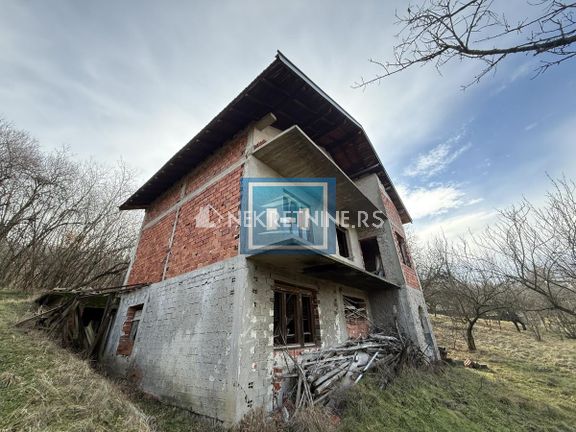 Novoozidani objekat kuća tri 3 etaže u Đurđevom brdu