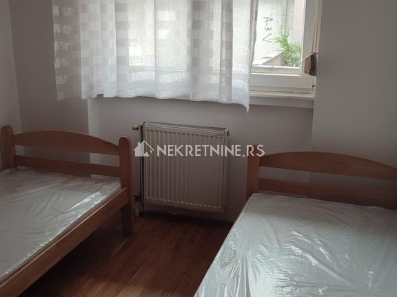 Izdavanje stana Novi Sad – Jednosoban namešten stan 35 m2, Centar (Ćirpanova), odlična lokacija