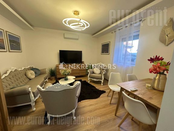 #50030, Izdavanje, Stan, SENJAK, 870 EUR