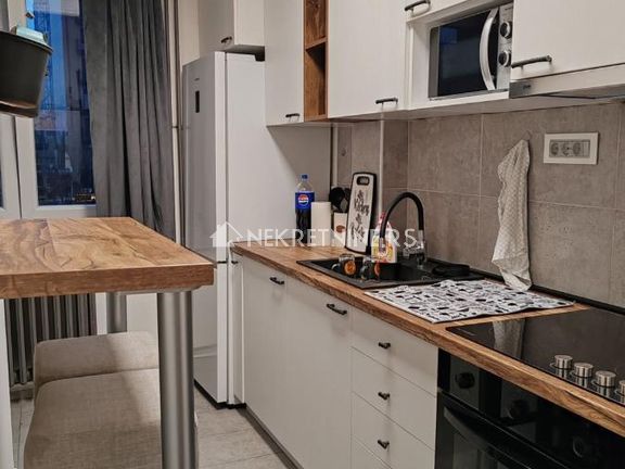 Izdavanje stanova Novi Sad – Dvosoban stan 47m² Sajam, odlična lokacija