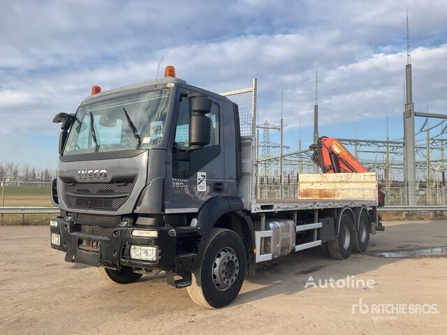 Prodaje se IVECO Trakker 360 kamion platforme na aukciji