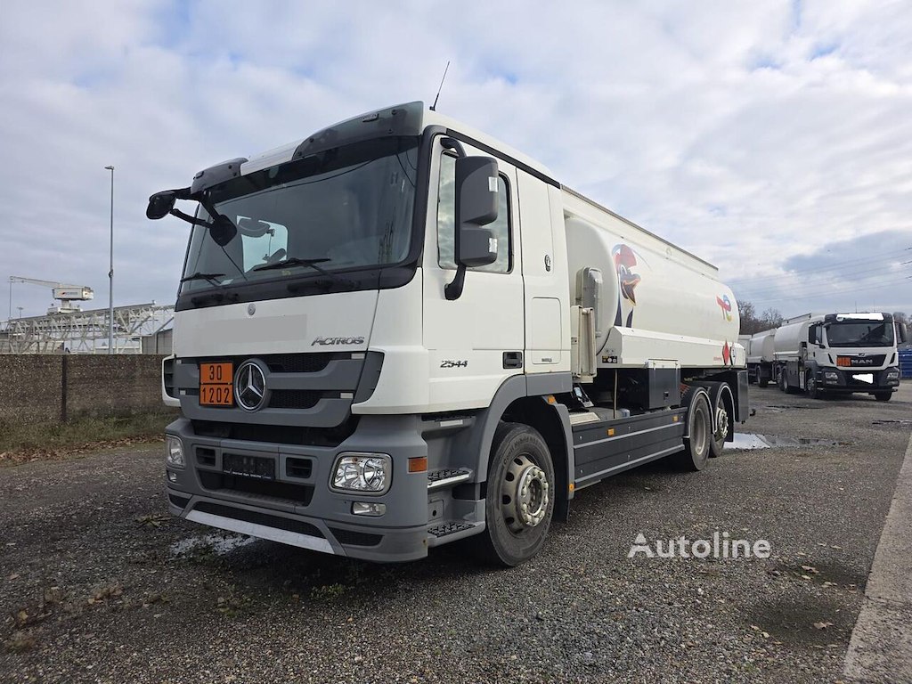 Mercedes-Benz Actros 2544 autocisterna za gorivo