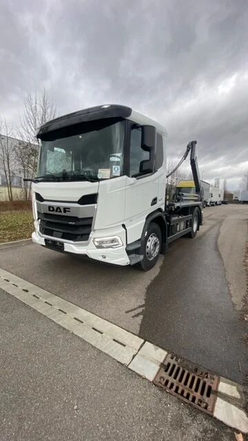 Novi DAF XD 410 FA kamion autopodizač kontejnera