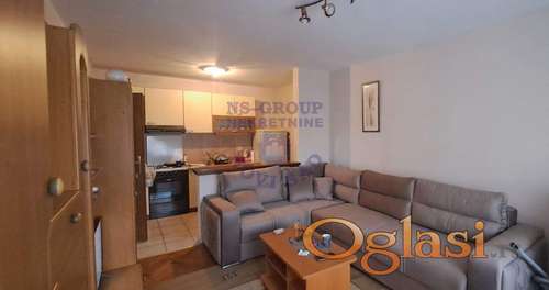 Izdaje se lepo namešten dvosoban stan na atraktivnoj lokaciji