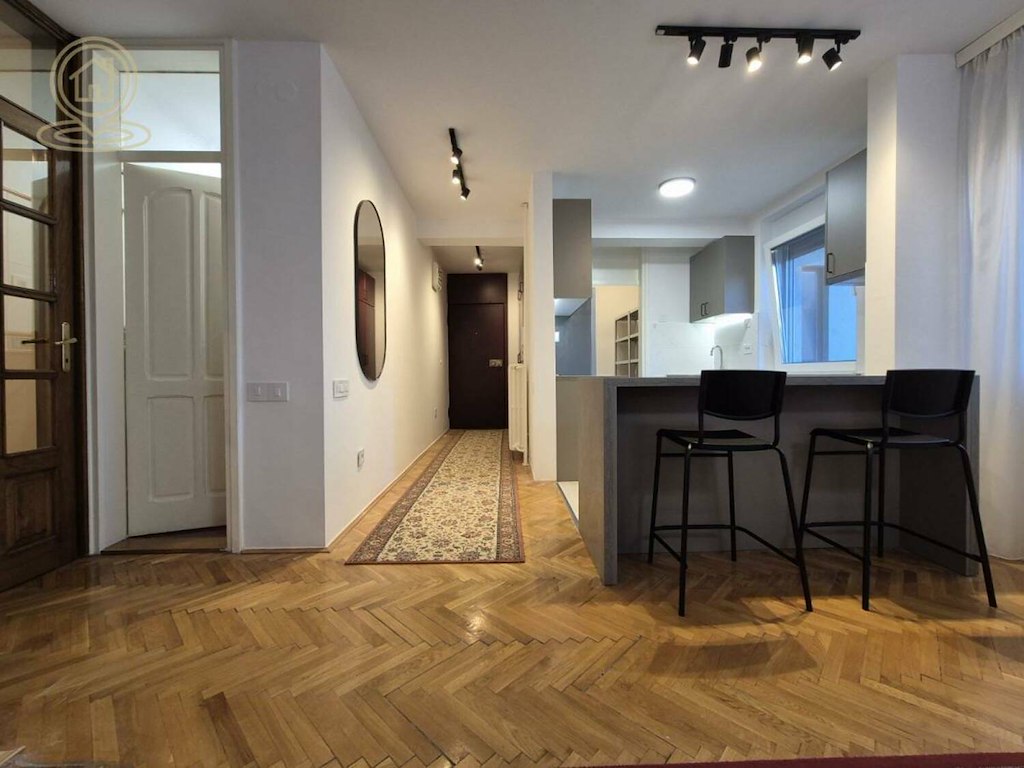 Izdavanje trosoban stan Novi Sad – 90m², garaža, odlična lokacija